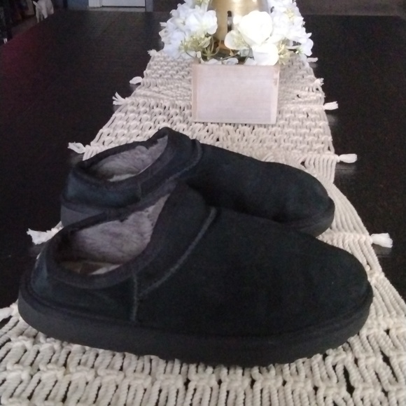 UGG | Shoes | Ugg Slippers | Poshmark